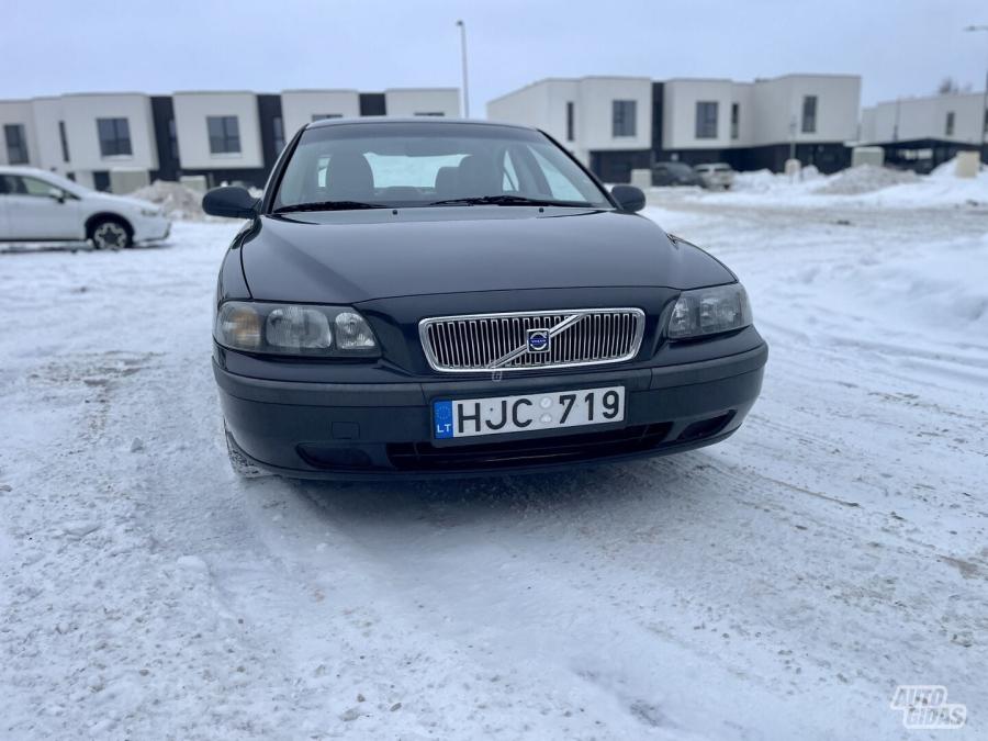 Melns Volvo S60 2001 Viļņa, ar dzinēja tilpumu 2.30 L un nobraukumu 289 tūkst. km par 1900 €, foto 10 vietnē AUTOMOTO.COM.LV