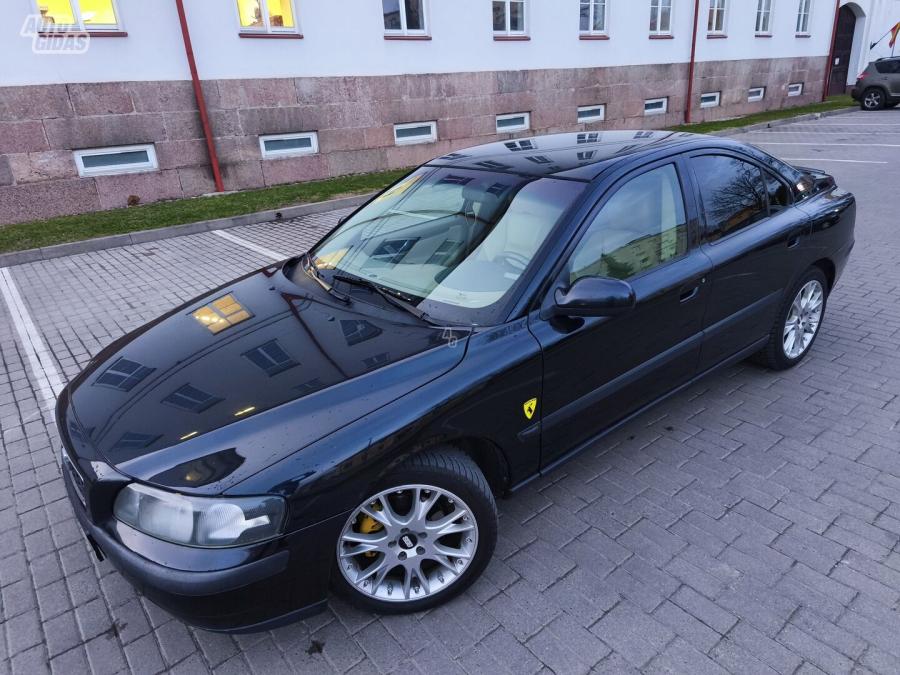 Black Volvo S60 2001 in Taurage, with an engine capacity of 2.40 L and mileage of 353 thousand km for 1650 €, photo 1 on AUTOMOTO.COM.LV