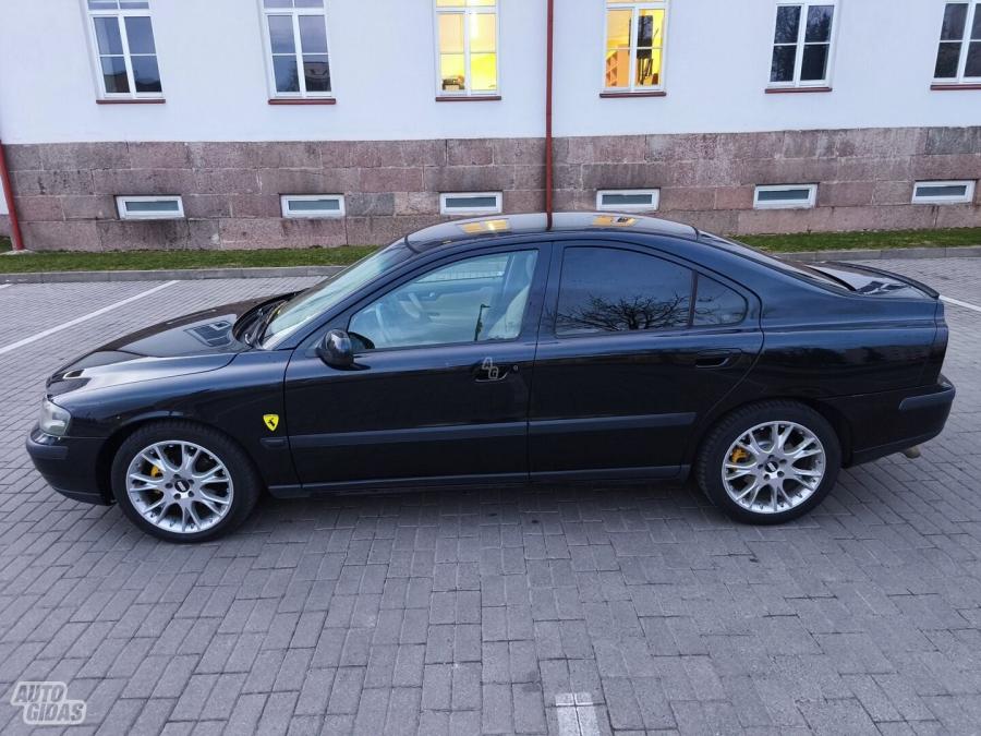 Black Volvo S60 2001 in Taurage, with an engine capacity of 2.40 L and mileage of 353 thousand km for 1650 €, photo 8 on AUTOMOTO.COM.LV