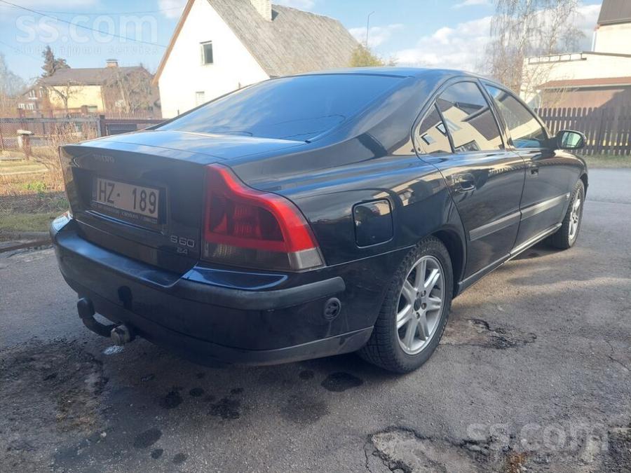 Черный Вольво С60 2001 в Рига, объемом двигателя 2.40 л и пробегом 254 тыс. км за 1200 €, фото 4 на AUTOMOTO.COM.LV