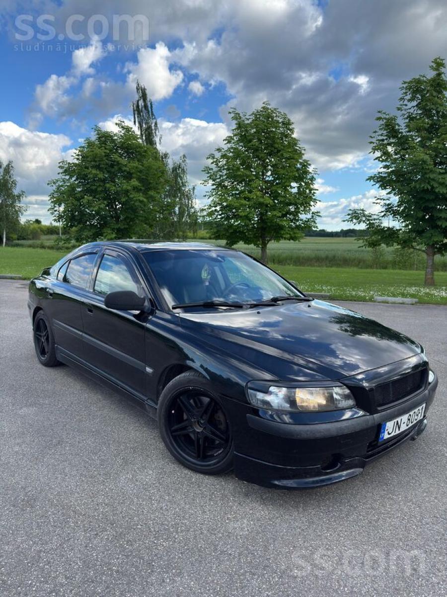 Melns Volvo S60 2001 Tukums, ar dzinēja tilpumu 2.40 L un nobraukumu 505 tūkst. km par 1700 €, foto 1 vietnē AUTOMOTO.COM.LV