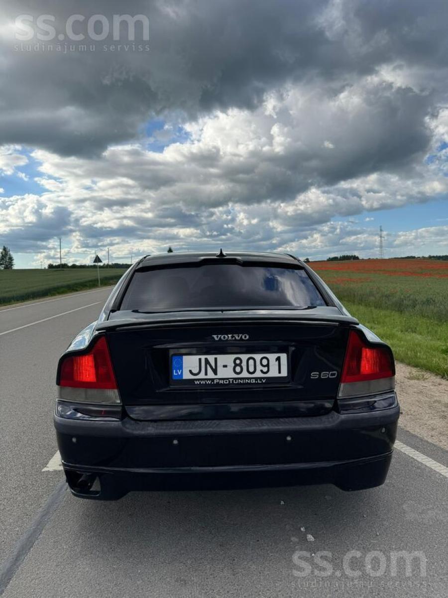 Melns Volvo S60 2001 Tukums, ar dzinēja tilpumu 2.40 L un nobraukumu 505 tūkst. km par 1700 €, foto 4 vietnē AUTOMOTO.COM.LV