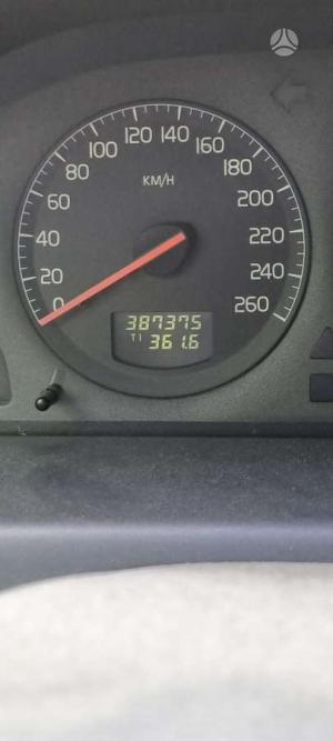 Black Volvo S60 2001 in Vilnius, with an engine capacity of 2.44 L and mileage of 387 thousand km for 800 €, photo 3 on AUTOMOTO.COM.LV