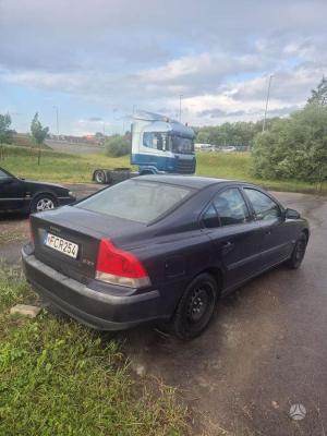 Black Volvo S60 2001 in Kaunas, with an engine capacity of 2.40 L and mileage of 390 thousand km for 900 €, photo  on AUTOMOTO.COM.LV