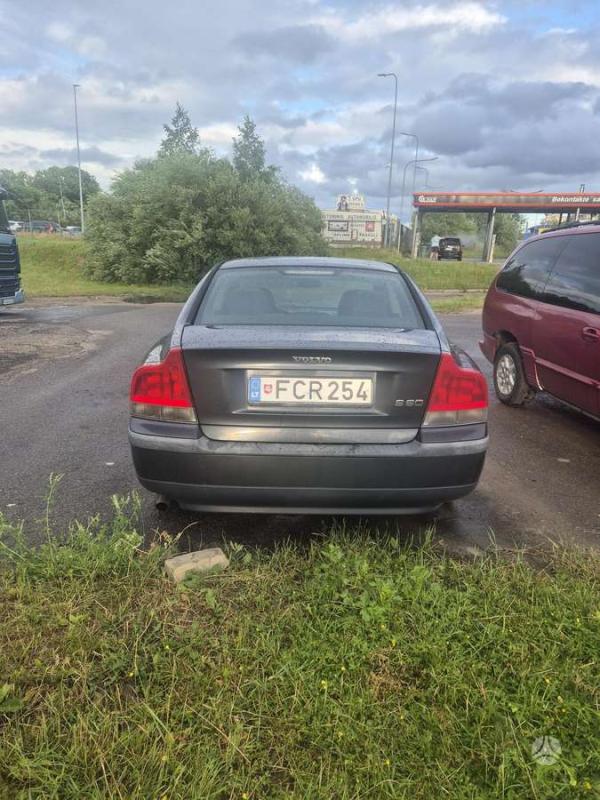 Черный Вольво С60 2001 в Каунас, объемом двигателя 2.40 л и пробегом 390 тыс. км за 900 €, фото 2 на AUTOMOTO.COM.LV