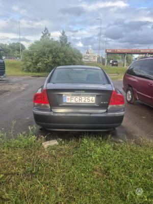 Melns Volvo S60 2001 Kauņa, ar dzinēja tilpumu 2.40 L un nobraukumu 390 tūkst. km par 900 €, foto 3 vietnē AUTOMOTO.COM.LV