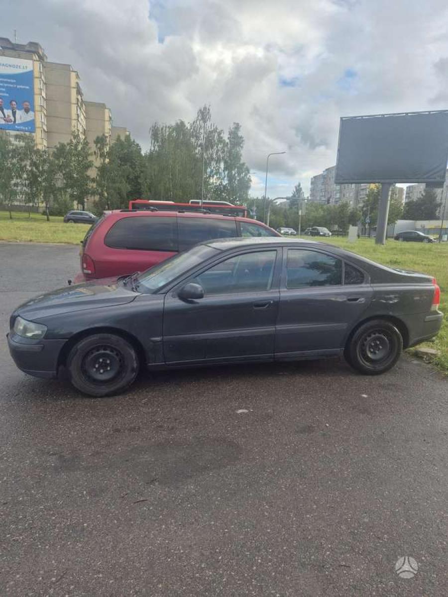 Melns Volvo S60 2001 Kauņa, ar dzinēja tilpumu 2.40 L un nobraukumu 390 tūkst. km par 900 €, foto 4 vietnē AUTOMOTO.COM.LV