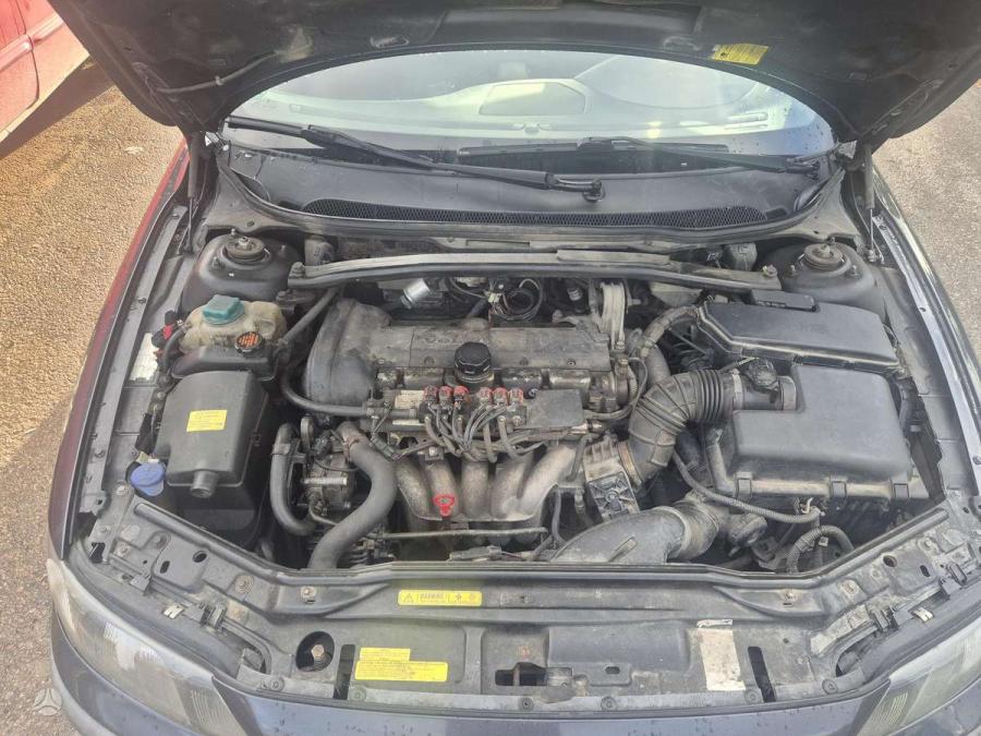 Melns Volvo S60 2001 Kauņa, ar dzinēja tilpumu 2.40 L un nobraukumu 390 tūkst. km par 900 €, foto 6 vietnē AUTOMOTO.COM.LV