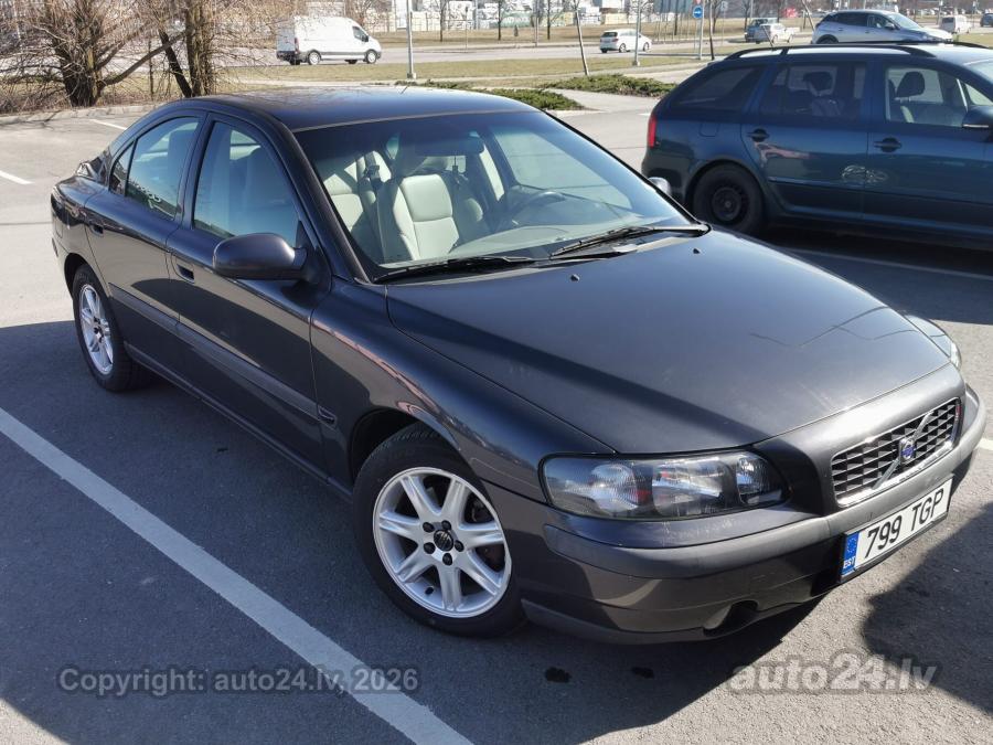 Черный Вольво С60 2001 в Таллин, объемом двигателя 2.40 л и пробегом 156 тыс. км за 4500 €, фото 3 на AUTOMOTO.COM.LV