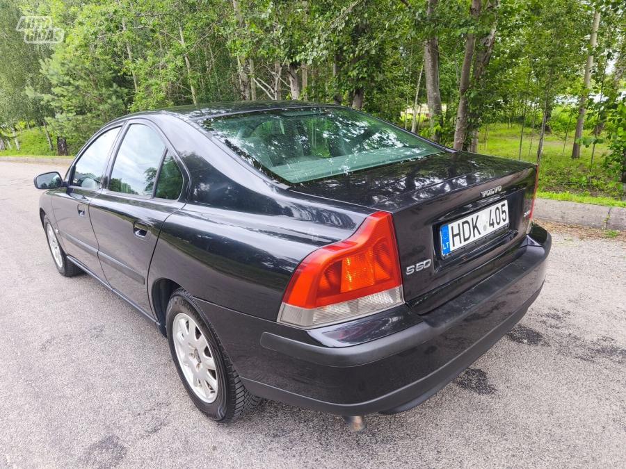 Melns Volvo S60 2001 Tauragė, ar dzinēja tilpumu 2.40 L un nobraukumu 0 tūkst. km par 1480 €, foto 4 vietnē AUTOMOTO.COM.LV