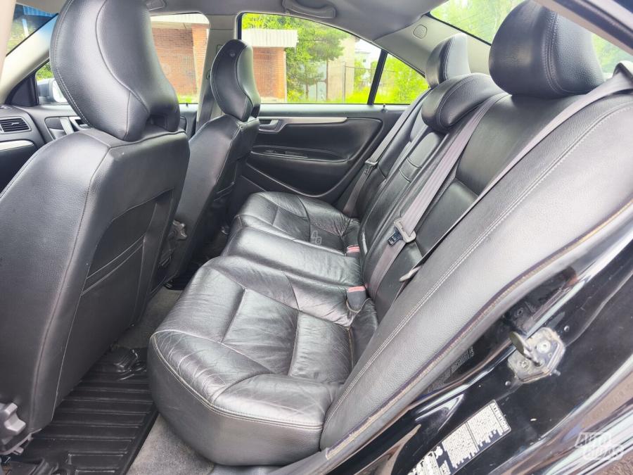 Melns Volvo S60 2001 Tauragė, ar dzinēja tilpumu 2.40 L un nobraukumu 0 tūkst. km par 1480 €, foto 13 vietnē AUTOMOTO.COM.LV