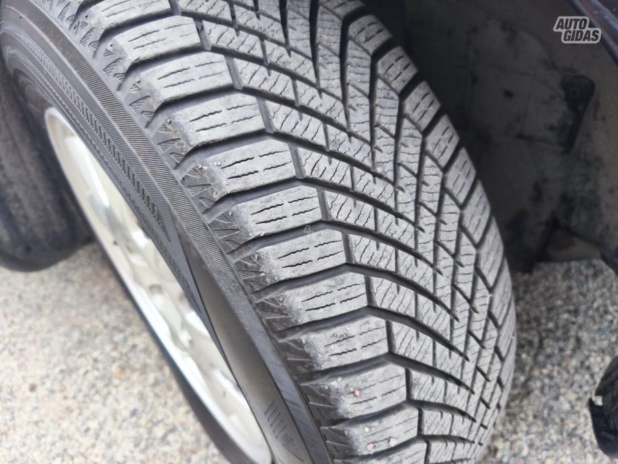 Melns Volvo S60 2001 Tauragė, ar dzinēja tilpumu 2.40 L un nobraukumu 0 tūkst. km par 1480 €, foto 19 vietnē AUTOMOTO.COM.LV