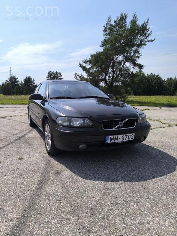 Melns Volvo S60 2001 Tukums, ar dzinēja tilpumu 2.40 L un nobraukumu 420 tūkst. km par 1350 €, foto 1 vietnē AUTOMOTO.COM.LV