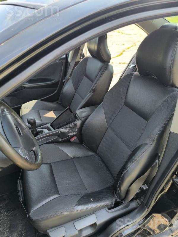 Melns Volvo S60 2001 Tukums, ar dzinēja tilpumu 2.40 L un nobraukumu 420 tūkst. km par 1350 €, foto 4 vietnē AUTOMOTO.COM.LV