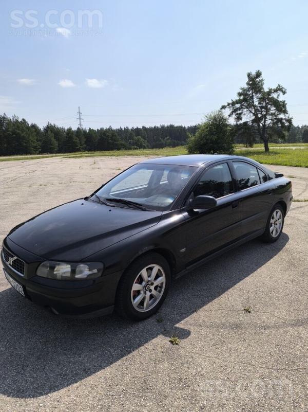 Melns Volvo S60 2001 Tukums, ar dzinēja tilpumu 2.40 L un nobraukumu 420 tūkst. km par 1350 €, foto 6 vietnē AUTOMOTO.COM.LV
