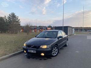 Черный Вольво С60 2001 в Вильнюс, объемом двигателя 2.40 л и пробегом 293 тыс. км за 790 €, фото  на AUTOMOTO.COM.LV