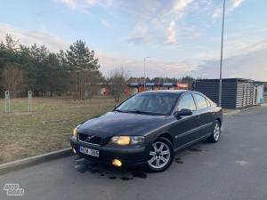 Черный Вольво С60 2001 в Вильнюс, объемом двигателя 2.40 л и пробегом 293 тыс. км за 790 €, фото 3 на AUTOMOTO.COM.LV