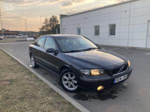 Черный Вольво С60 2001 в Вильнюс, объемом двигателя 2.40 л и пробегом 293 тыс. км за 790 €, фото 4 на AUTOMOTO.COM.LV