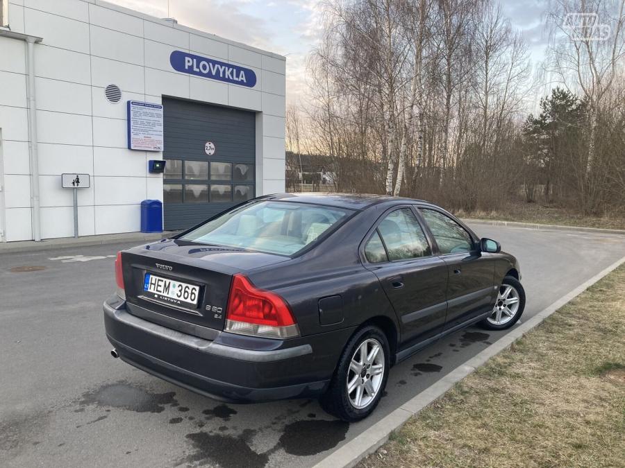 Черный Вольво С60 2001 в Вильнюс, объемом двигателя 2.40 л и пробегом 293 тыс. км за 790 €, фото 6 на AUTOMOTO.COM.LV