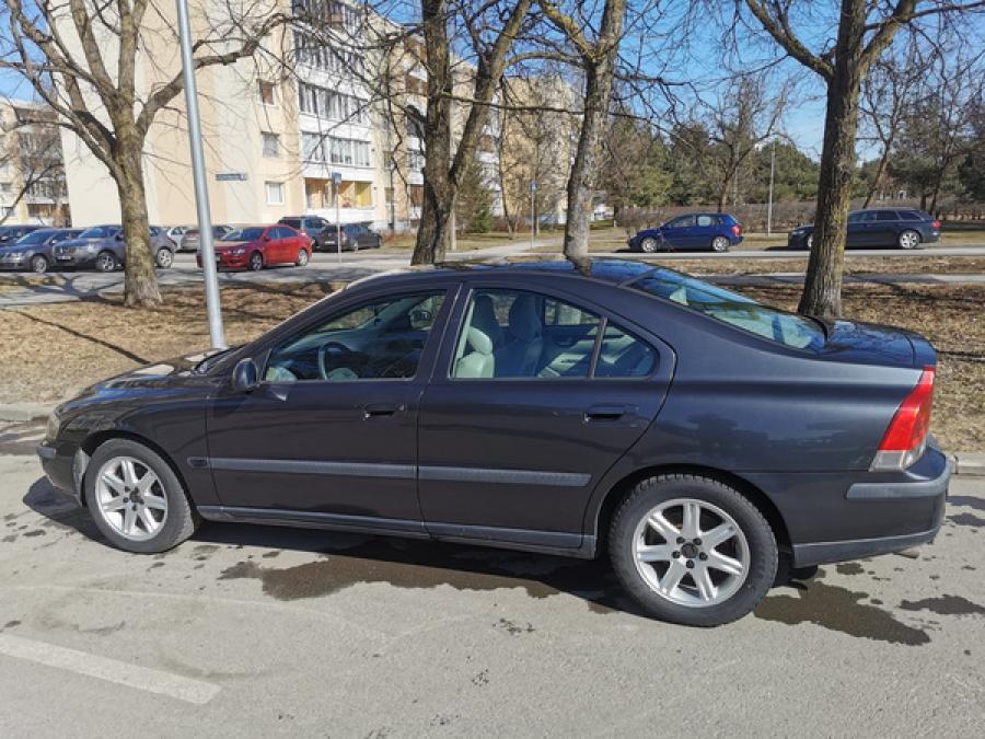 Черный Вольво С60 2001 в Таллин, объемом двигателя 2.40 л и пробегом 155 тыс. км за 3977 €, фото 8 на AUTOMOTO.COM.LV