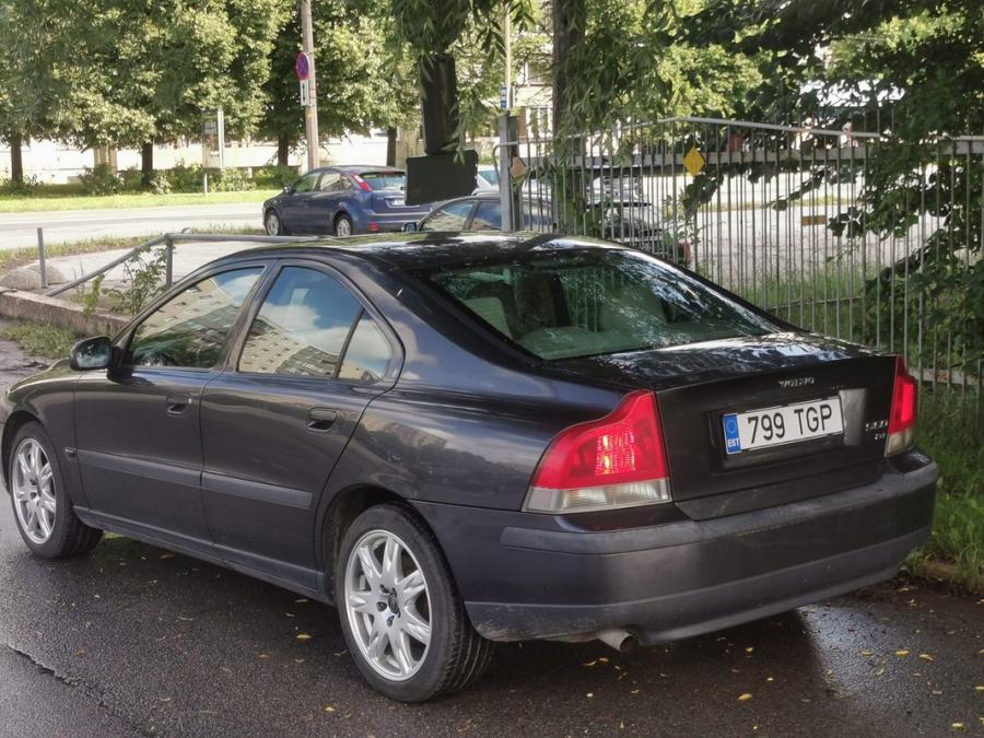 Черный Вольво С60 2001 в Таллин, объемом двигателя 2.40 л и пробегом 155 тыс. км за 3977 €, фото 18 на AUTOMOTO.COM.LV