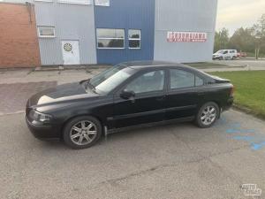 Black Volvo S60 2001 in Siauliai, with an engine capacity of 2.40 L and mileage of 303 thousand km for 1150 €, photo  on AUTOMOTO.COM.LV