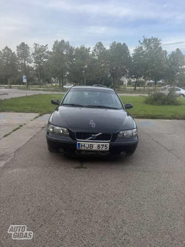 Black Volvo S60 2001 in Siauliai, with an engine capacity of 2.40 L and mileage of 303 thousand km for 1150 €, photo 4 on AUTOMOTO.COM.LV