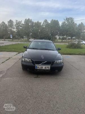 Black Volvo S60 2001 in Siauliai, with an engine capacity of 2.40 L and mileage of 303 thousand km for 1150 €, photo 4 on AUTOMOTO.COM.LV