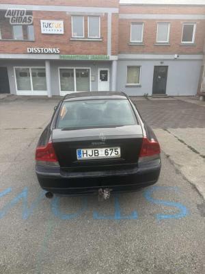 Black Volvo S60 2001 in Siauliai, with an engine capacity of 2.40 L and mileage of 303 thousand km for 1150 €, photo 5 on AUTOMOTO.COM.LV