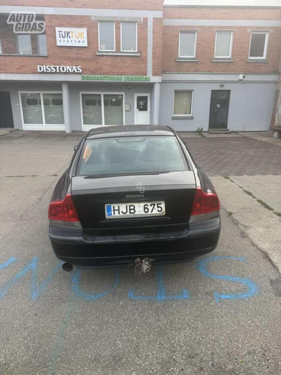 Black Volvo S60 2001 in Siauliai, with an engine capacity of 2.40 L and mileage of 303 thousand km for 1150 €, photo 5 on AUTOMOTO.COM.LV