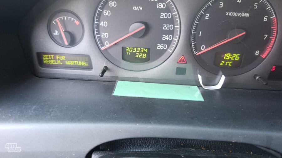 Black Volvo S60 2001 in Siauliai, with an engine capacity of 2.40 L and mileage of 303 thousand km for 1150 €, photo 11 on AUTOMOTO.COM.LV