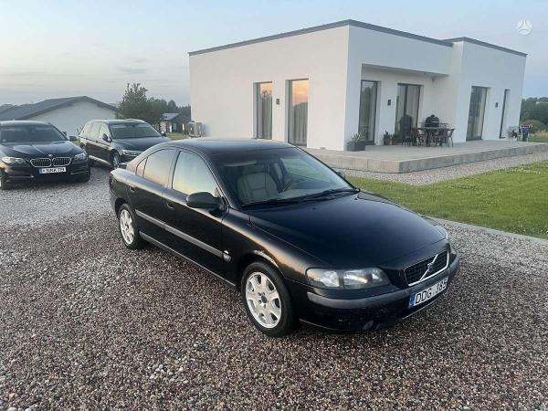 Melns Volvo S60 2001 Alīta, ar dzinēja tilpumu 2.40 L un nobraukumu 382 tūkst. km par 1199 €, foto 1 vietnē AUTOMOTO.COM.LV