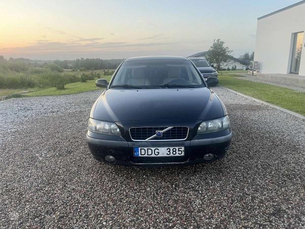 Melns Volvo S60 2001 Alīta, ar dzinēja tilpumu 2.40 L un nobraukumu 382 tūkst. km par 1199 €, foto 4 vietnē AUTOMOTO.COM.LV