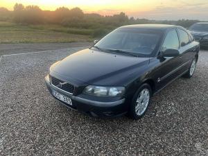 Black Volvo S60 2001 in Alytus, with an engine capacity of 2.40 L and mileage of 382 thousand km for 1199 €, photo 5 on AUTOMOTO.COM.LV