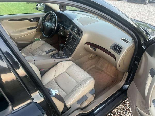 Melns Volvo S60 2001 Alīta, ar dzinēja tilpumu 2.40 L un nobraukumu 382 tūkst. km par 1199 €, foto 11 vietnē AUTOMOTO.COM.LV