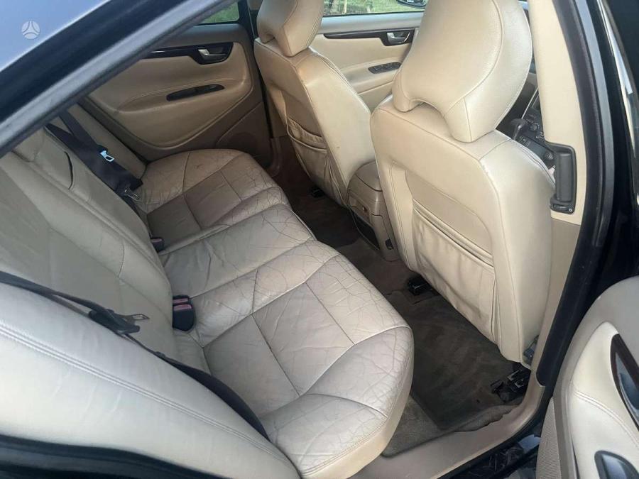 Black Volvo S60 2001 in Alytus, with an engine capacity of 2.40 L and mileage of 382 thousand km for 1199 €, photo 12 on AUTOMOTO.COM.LV