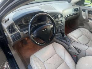 Black Volvo S60 2001 in Alytus, with an engine capacity of 2.40 L and mileage of 382 thousand km for 1199 €, photo 14 on AUTOMOTO.COM.LV