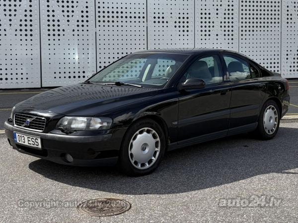 Melns Volvo S60 2001 Tartu, ar dzinēja tilpumu 2.30 L un nobraukumu 291 tūkst. km par 2599 €, foto 1 vietnē AUTOMOTO.COM.LV