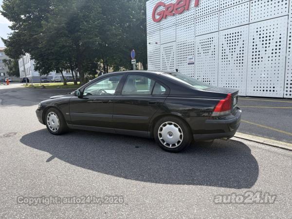 Melns Volvo S60 2001 Tartu, ar dzinēja tilpumu 2.30 L un nobraukumu 291 tūkst. km par 2599 €, foto 3 vietnē AUTOMOTO.COM.LV