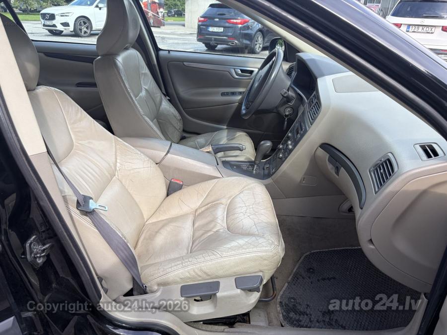 Melns Volvo S60 2001 Tartu, ar dzinēja tilpumu 2.30 L un nobraukumu 291 tūkst. km par 2599 €, foto 9 vietnē AUTOMOTO.COM.LV