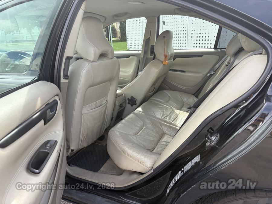 Melns Volvo S60 2001 Tartu, ar dzinēja tilpumu 2.30 L un nobraukumu 291 tūkst. km par 2599 €, foto 11 vietnē AUTOMOTO.COM.LV