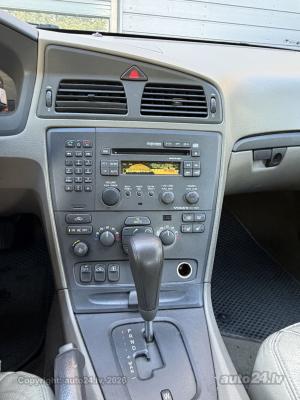 Melns Volvo S60 2001 Tartu, ar dzinēja tilpumu 2.30 L un nobraukumu 291 tūkst. km par 2599 €, foto 13 vietnē AUTOMOTO.COM.LV