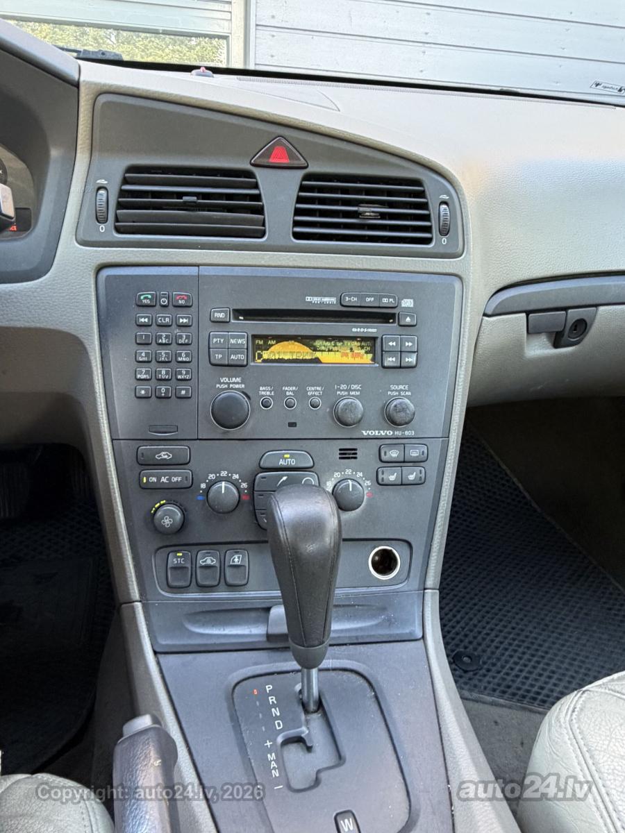 Melns Volvo S60 2001 Tartu, ar dzinēja tilpumu 2.30 L un nobraukumu 291 tūkst. km par 2599 €, foto 13 vietnē AUTOMOTO.COM.LV