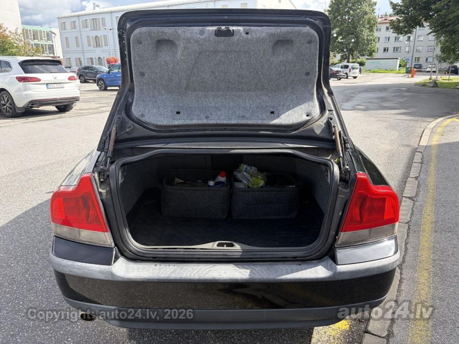 Melns Volvo S60 2001 Tartu, ar dzinēja tilpumu 2.30 L un nobraukumu 291 tūkst. km par 2599 €, foto 14 vietnē AUTOMOTO.COM.LV