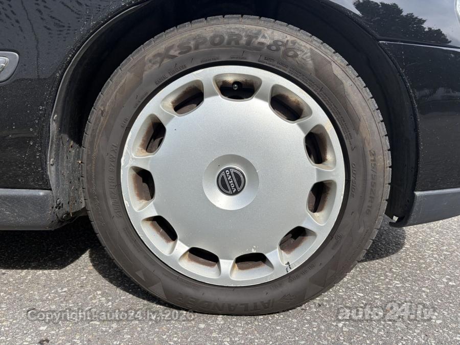 Melns Volvo S60 2001 Tartu, ar dzinēja tilpumu 2.30 L un nobraukumu 291 tūkst. km par 2599 €, foto 15 vietnē AUTOMOTO.COM.LV