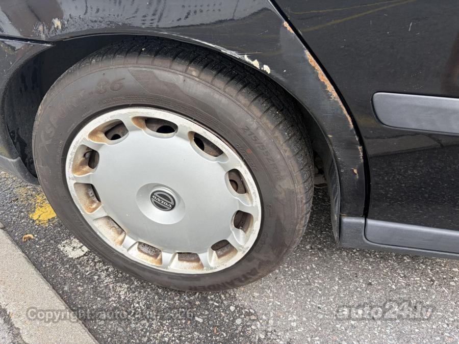 Melns Volvo S60 2001 Tartu, ar dzinēja tilpumu 2.30 L un nobraukumu 291 tūkst. km par 2599 €, foto 17 vietnē AUTOMOTO.COM.LV