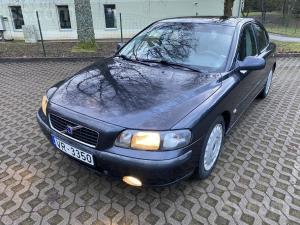 Black Volvo S60 2002 in Cesis, with an engine capacity of 2.40 L and mileage of 334 thousand km for 1450 €, photo  on AUTOMOTO.COM.LV