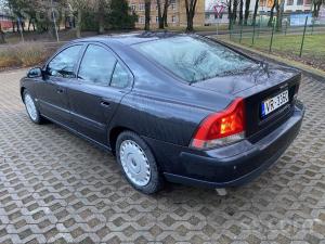 Black Volvo S60 2002 in Cesis, with an engine capacity of 2.40 L and mileage of 334 thousand km for 1450 €, photo 3 on AUTOMOTO.COM.LV