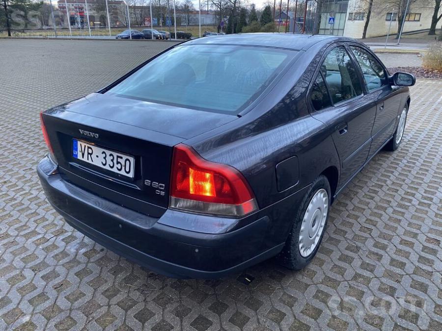 Black Volvo S60 2002 in Cesis, with an engine capacity of 2.40 L and mileage of 334 thousand km for 1450 €, photo 4 on AUTOMOTO.COM.LV