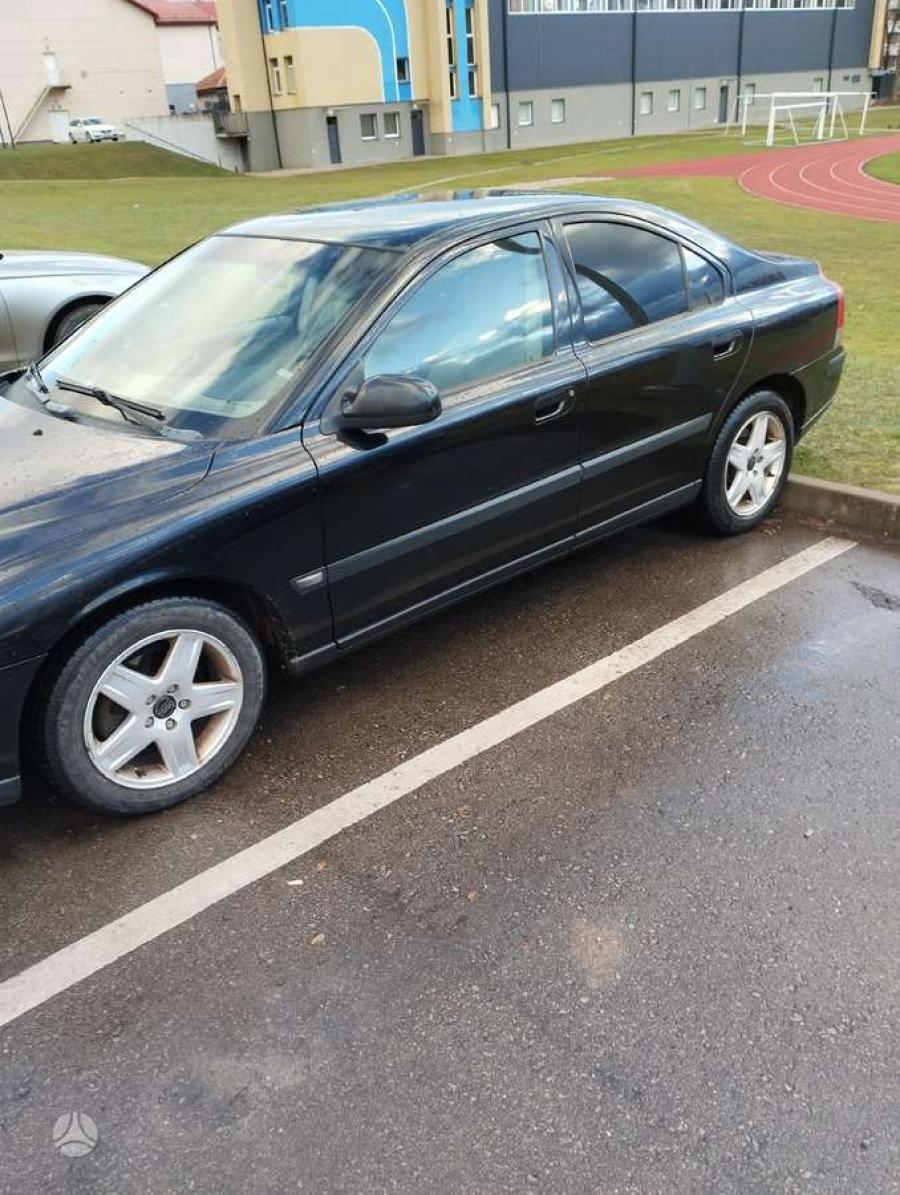 Melns Volvo S60 2002 Elektrėnai, ar dzinēja tilpumu 2.40 L un nobraukumu 340 tūkst. km par 1500 €, foto 3 vietnē AUTOMOTO.COM.LV